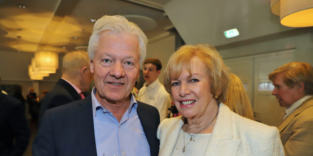 Hoe vriend Hans zijn zieke vriendin Ria Valk steunde - Weekblad Party