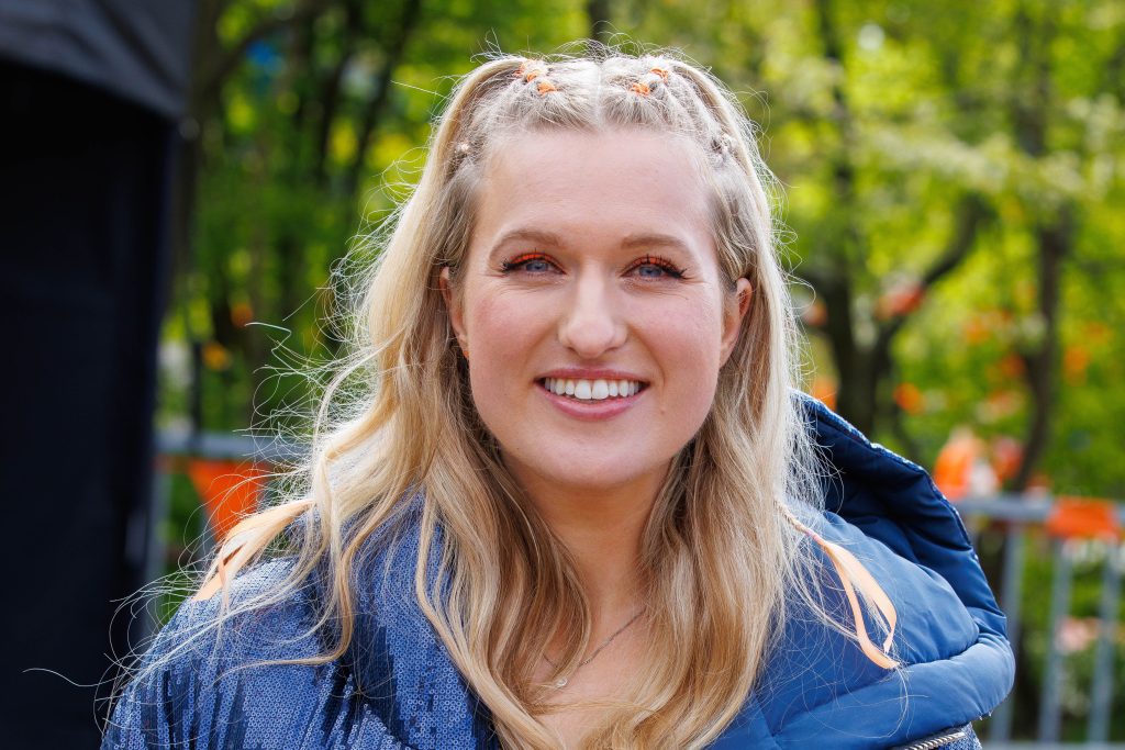 Lekker bezig: Britt Dekker koopt miljoenenvilla in 't Gooi! - Weekblad Party