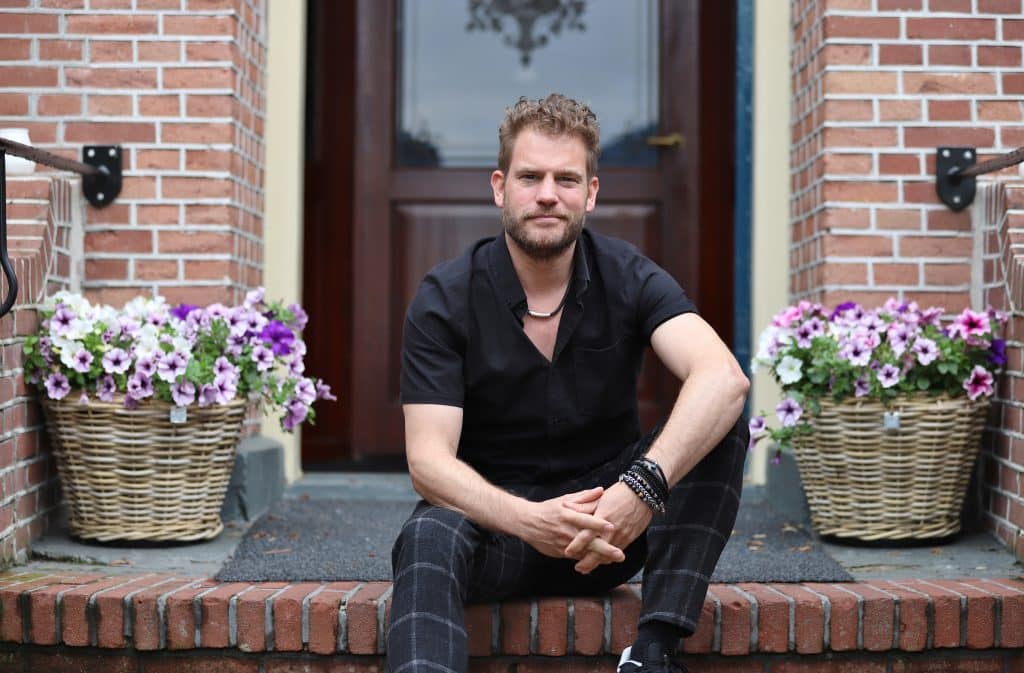 Tim Akkerman vertelt álles in z'n boek - Weekblad Party