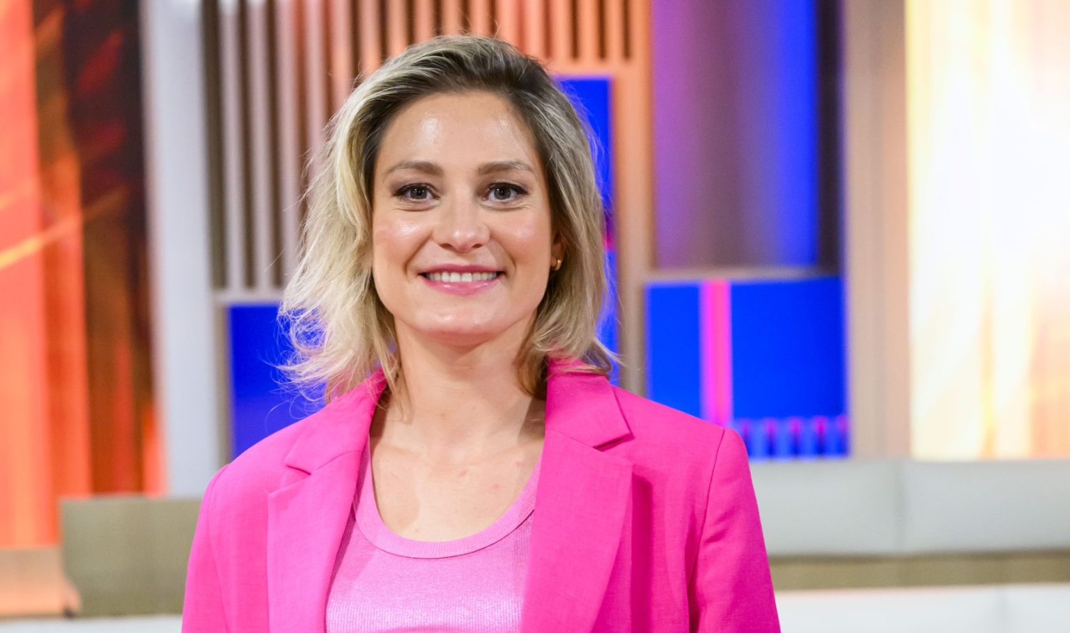 Roxane Knetemann moest als kind 'u' zeggen tegen haar ouders: "Dat vond ...