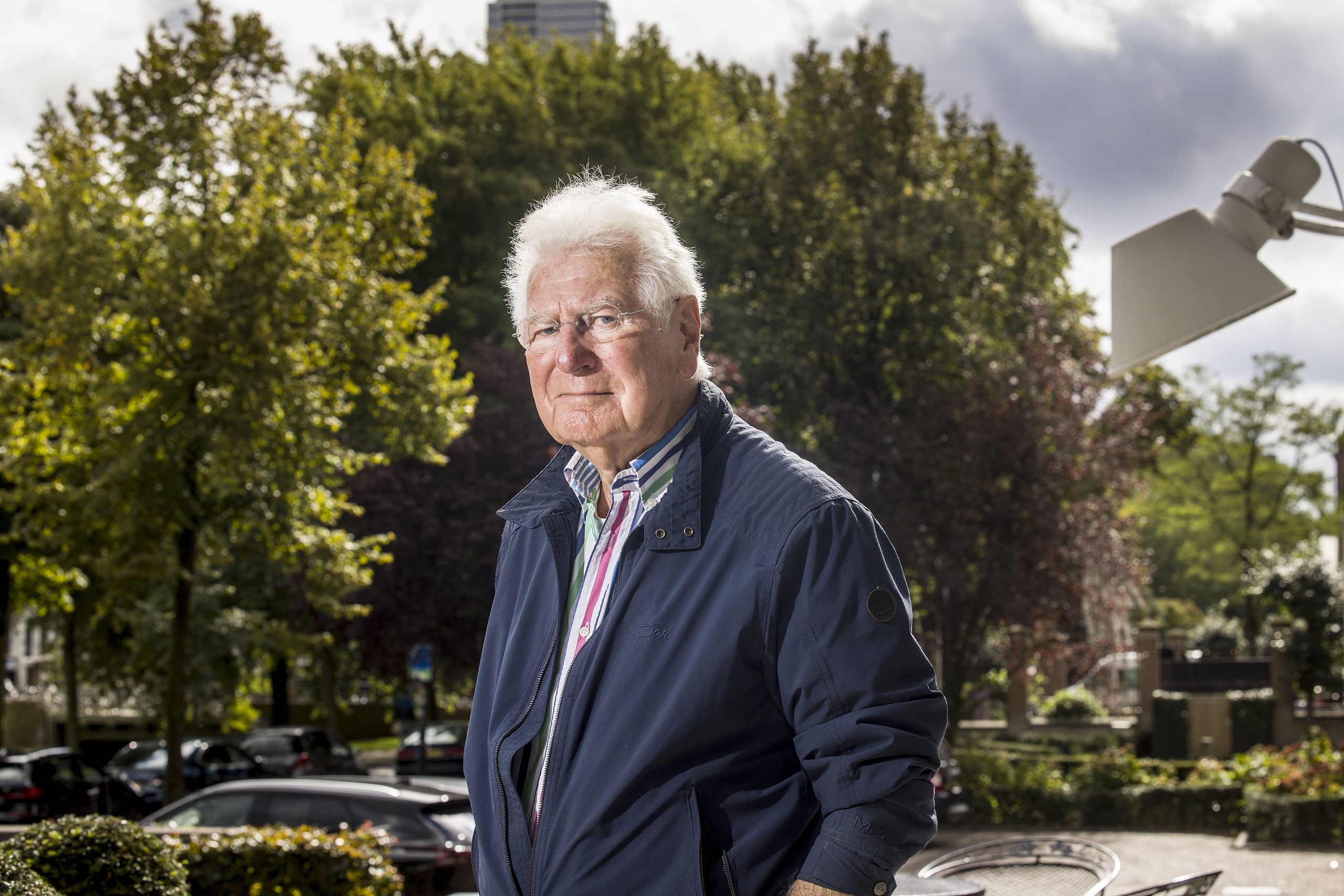 Gerard Cox herdacht door Paul de Leeuw en zijn moeder - Weekblad Party