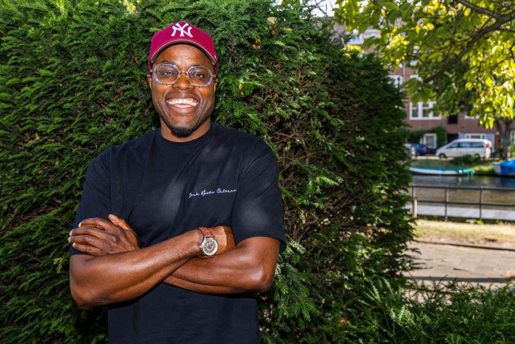 Jandino Asporaat woont al vier maanden op Curaçao - Weekblad Party